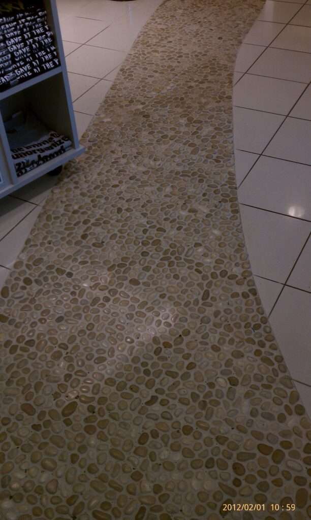 Natural Tan Pebble Tile | Cascade Stoneworks