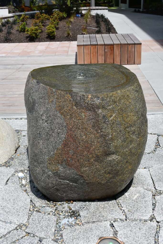 Granite Boulder Fountain | Cascade Stoneworks